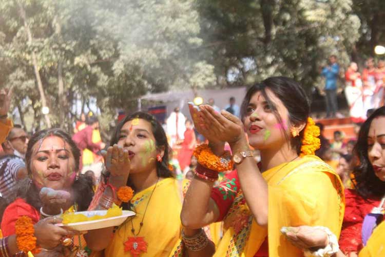 নাচে গানে মুখর বোধনের বসন্ত উৎসব - দৈনিক আজাদী