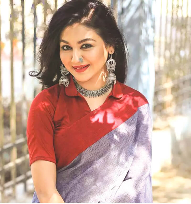 পাঁচ বছর পর সৃজিতের ছবিতে জয়া - দৈনিক আজাদী